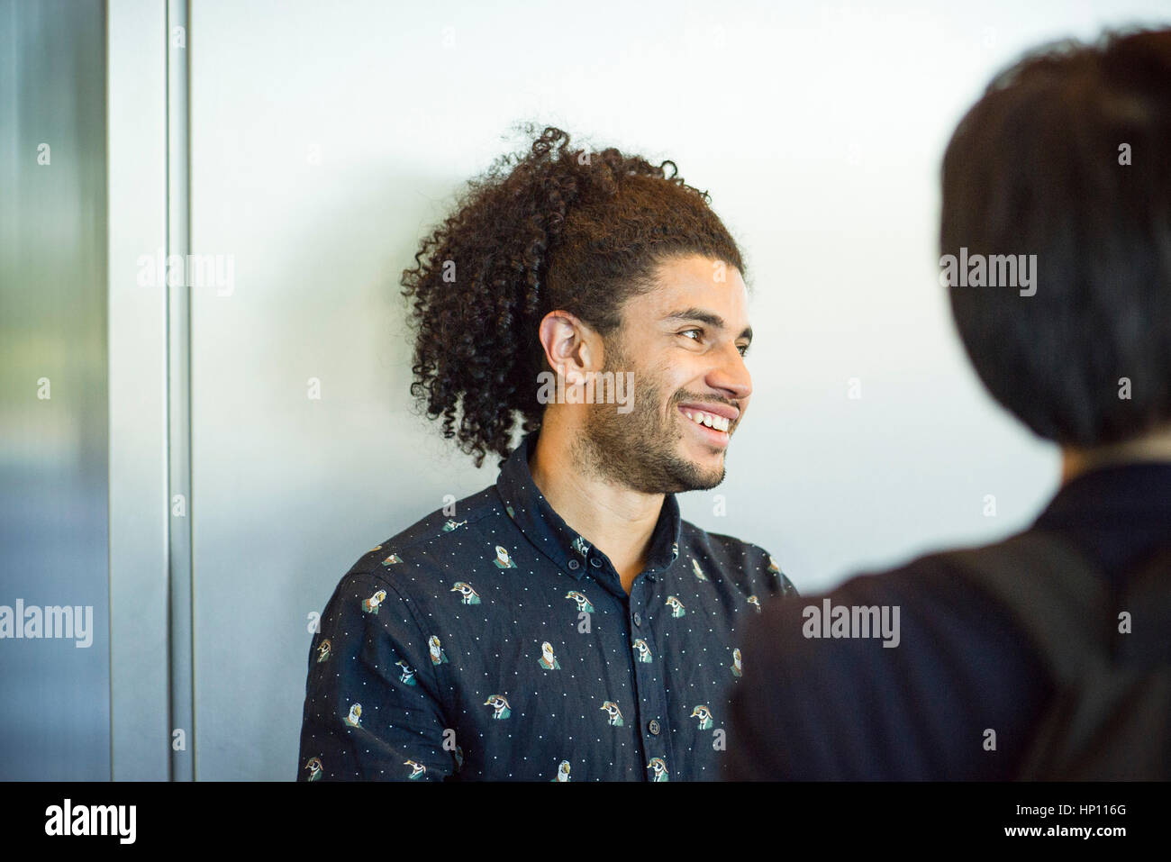 Chit chatting hi-res stock photography and images - Alamy