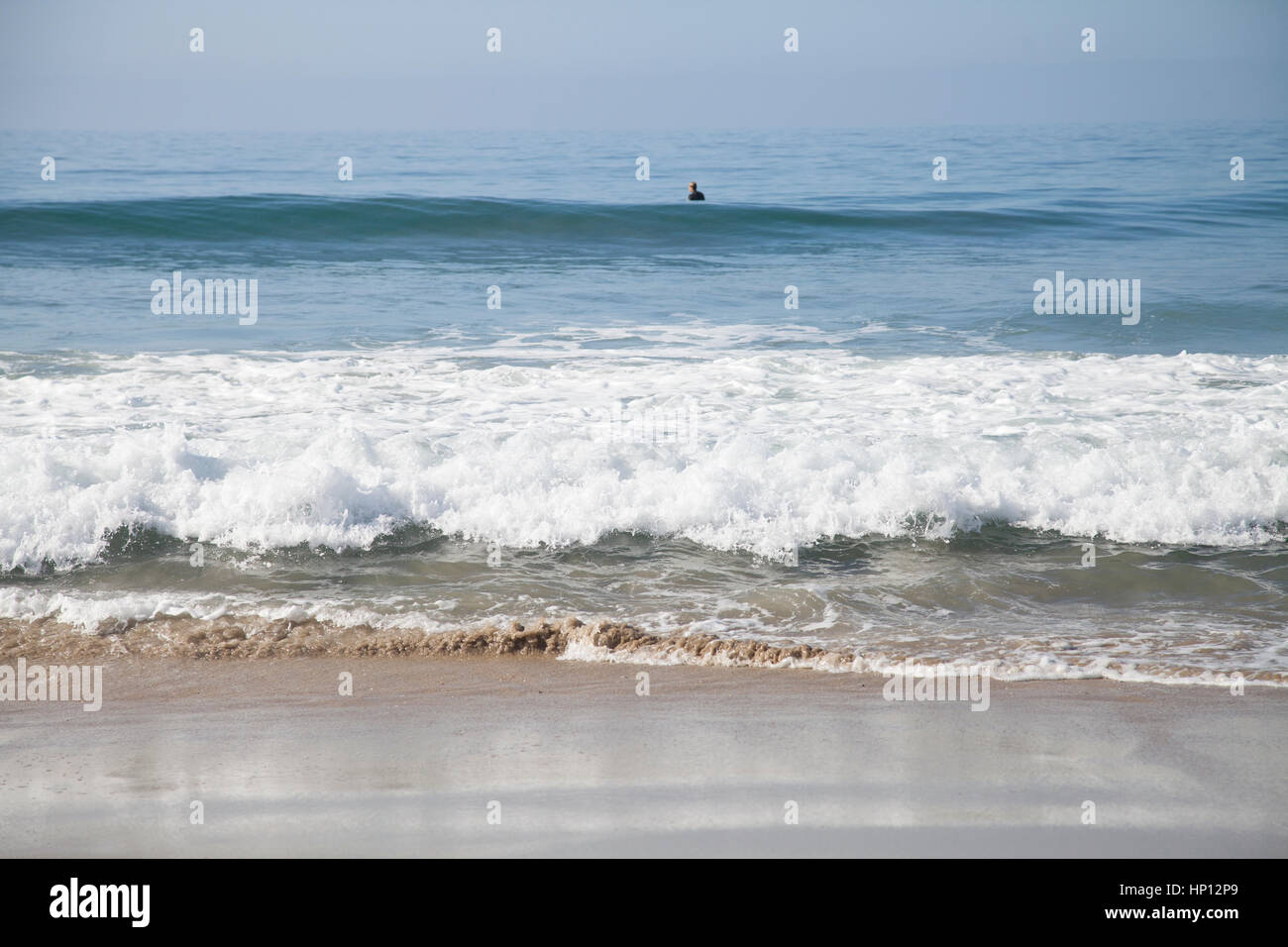Heavy, foamy waves lapping at the ocean shore Stock Photo - Alamy