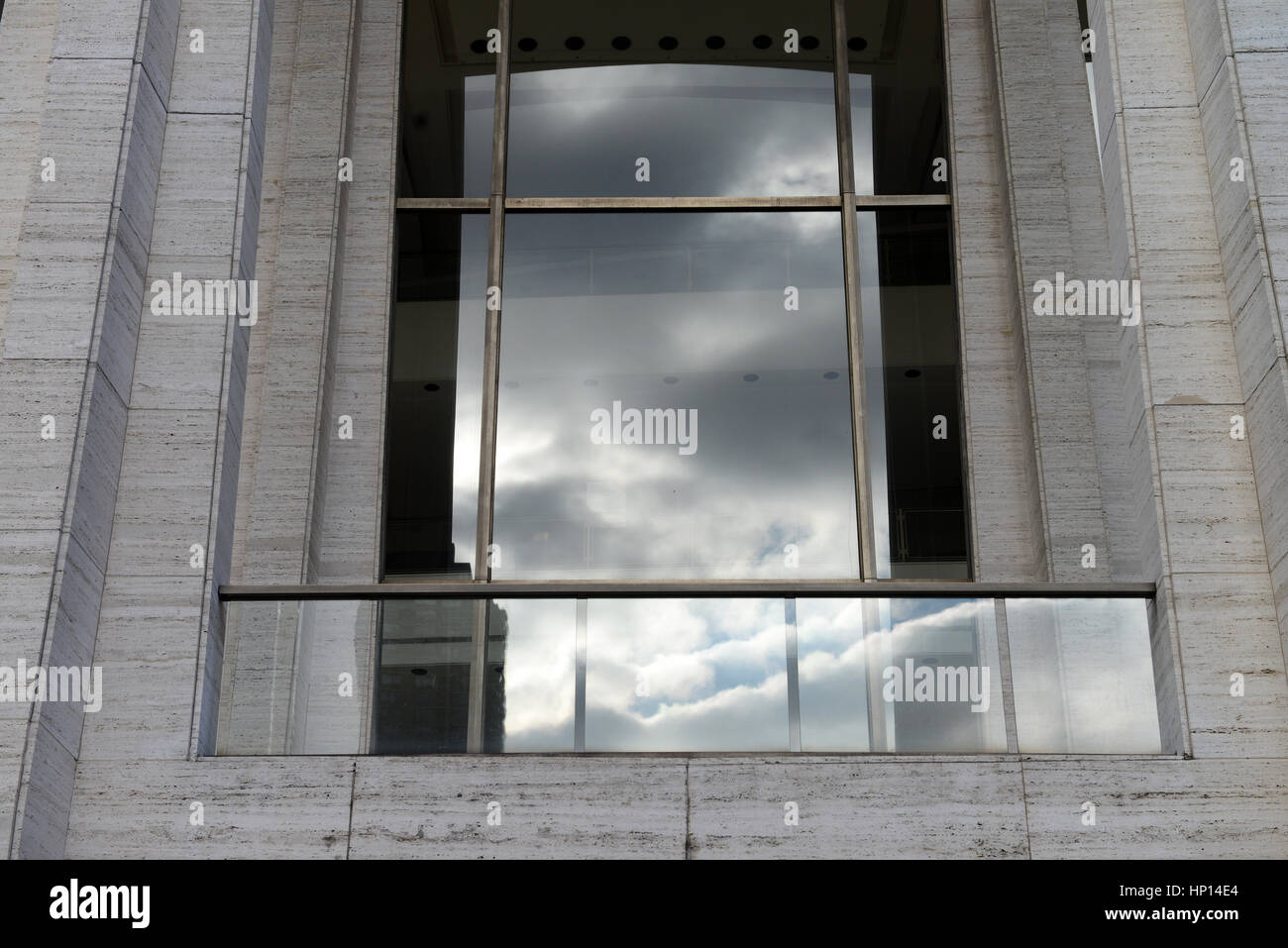 Empty lincoln center hi-res stock photography and images - Alamy