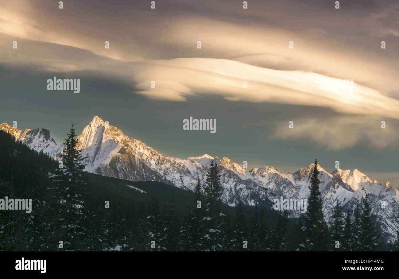 Chinook cloud formations over Canadian Rocky Mountains in Banff ...