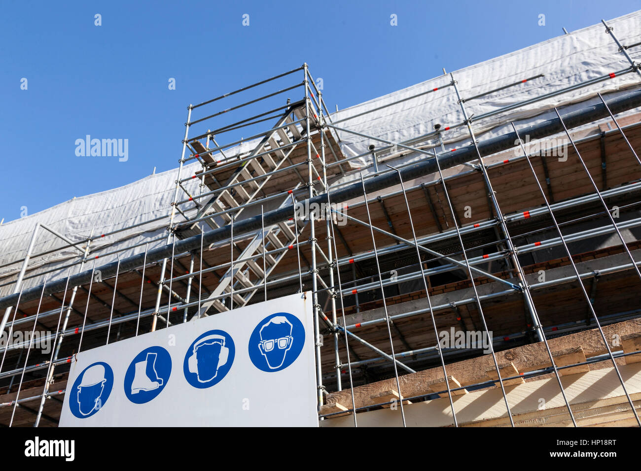 Scaffold scaffolding signs hi-res stock photography and images - Alamy