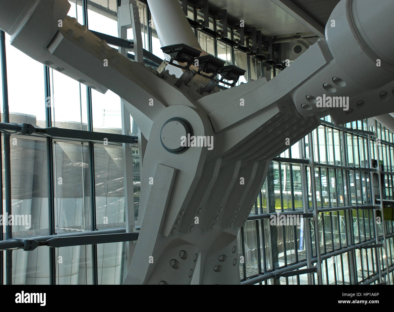 Terminal 5 steel support Stock Photo - Alamy