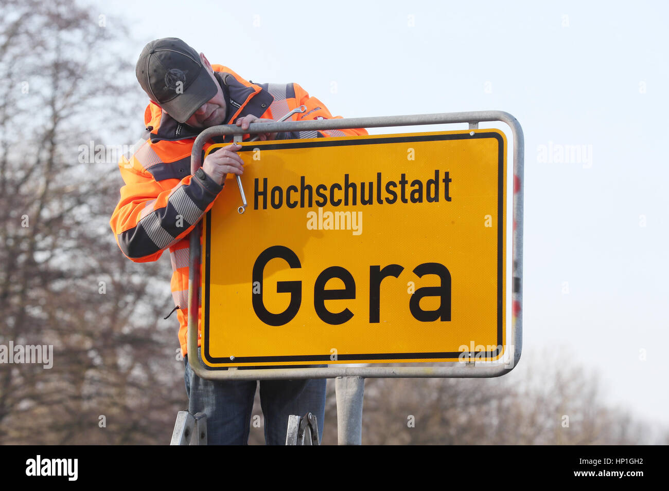 Gera, Germany. 17th Feb, 2017. Construction worker Frank Hermann ...