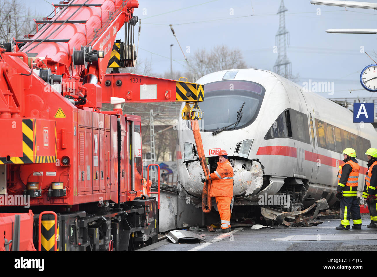 Frankfurt, Germany. 17th Feb, 2017. Employees of Deutsche Bahn (DB ...