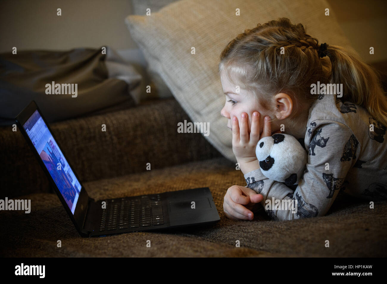 Berlin, Germany. 8th Feb, 2017. ILLUSTRATION - A young girl uses a ...