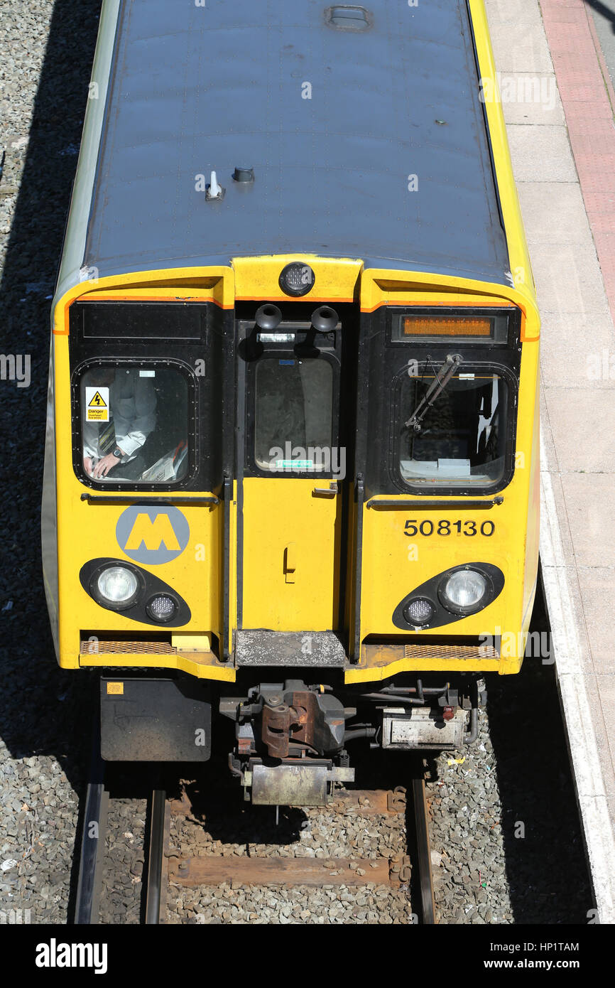 A train hunts cross station hi-res stock photography and images - Alamy