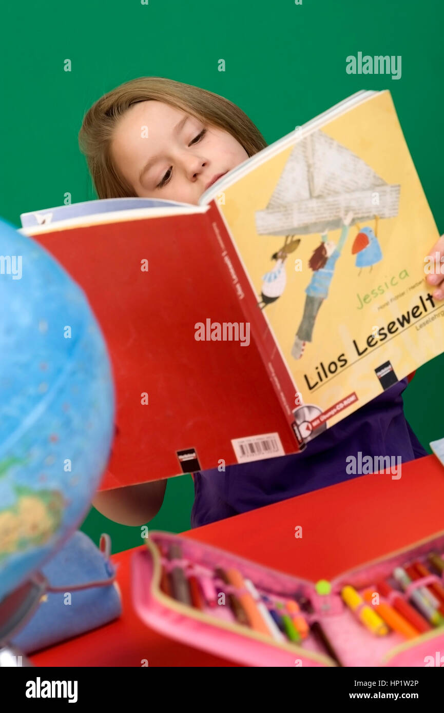 6 year old kids reading school hi-res stock photography and images - Alamy