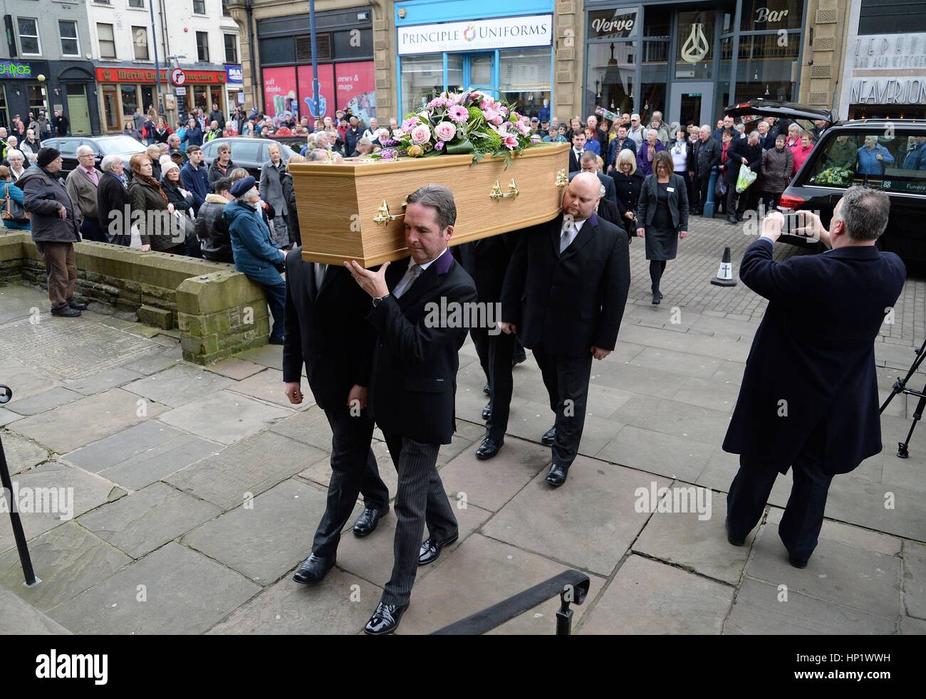 The coffin of Gordon Kaye is carried into Huddersfield Parish Church ...