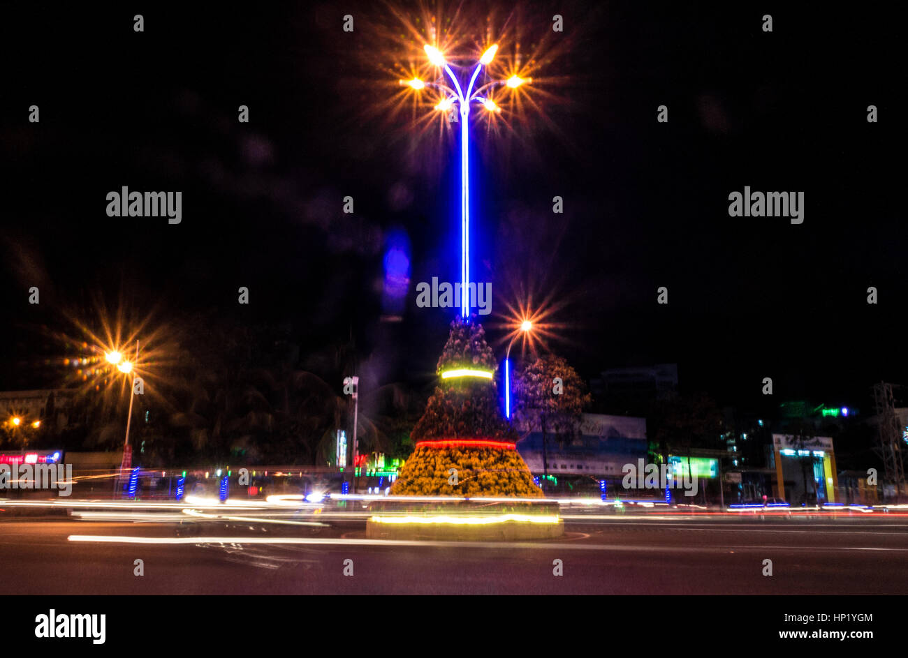 lamppost with six lights on a busy street, roundabout, night Stock ...
