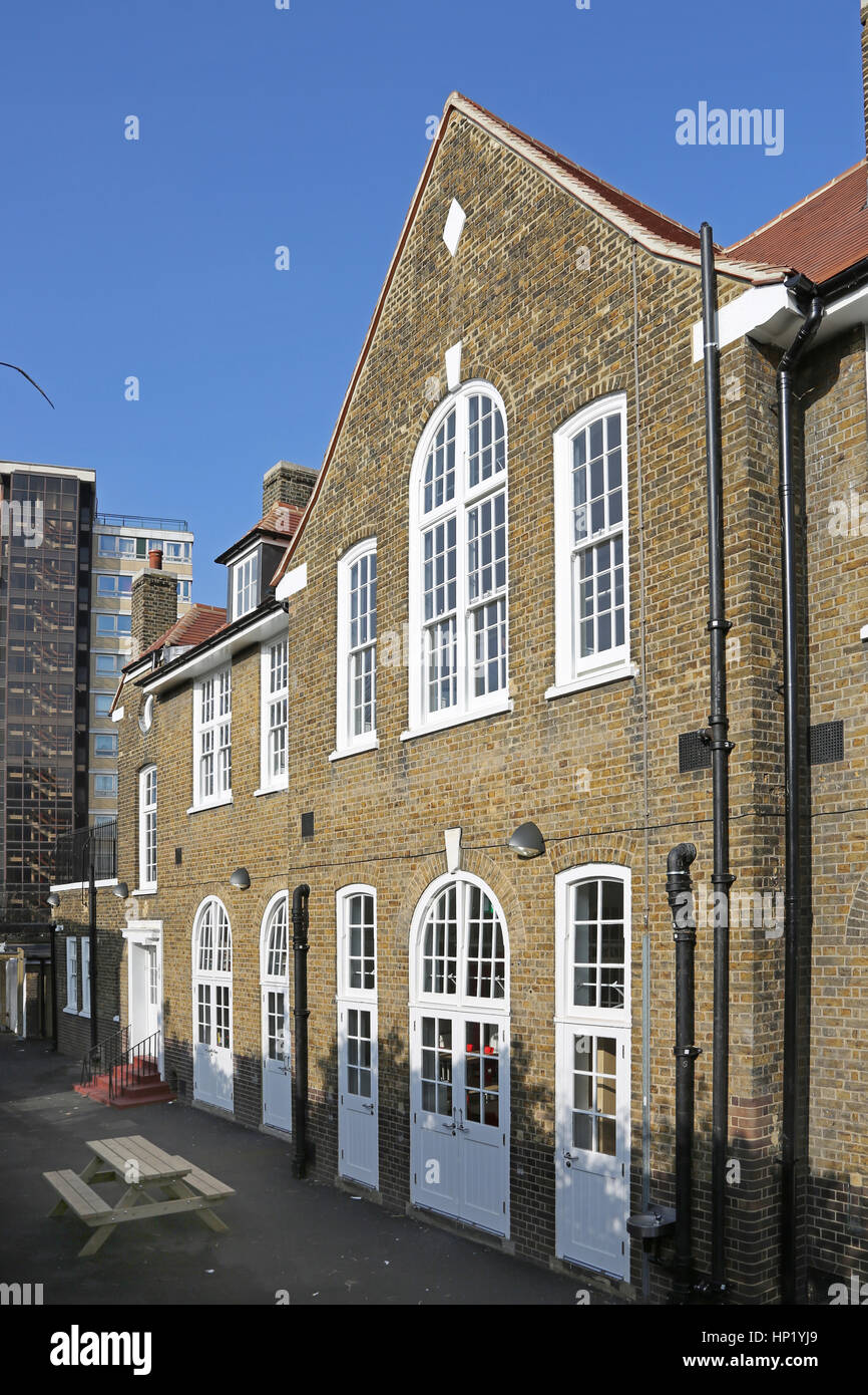 Victorian brick building london hi-res stock photography and images - Alamy