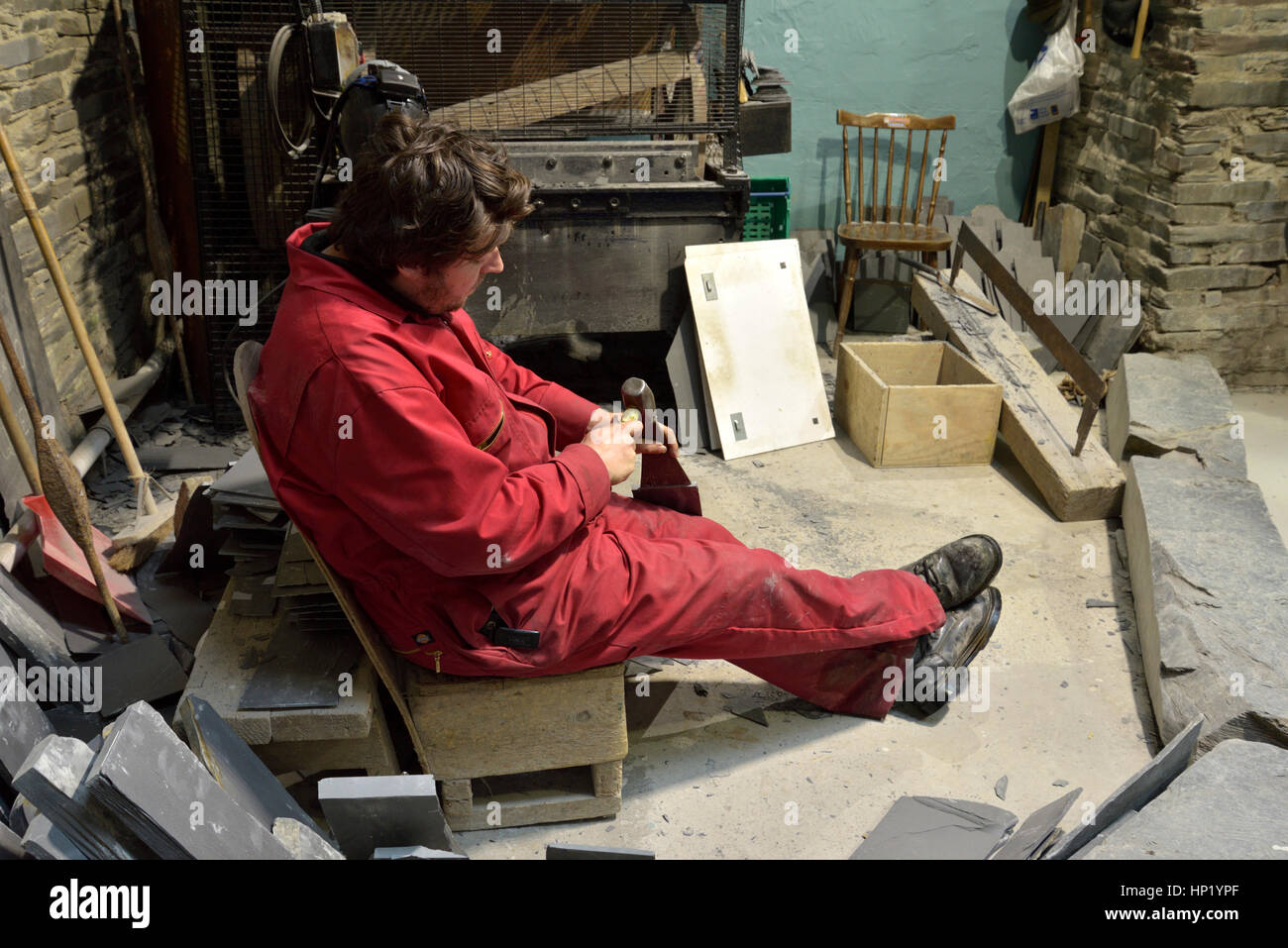 Slate Mining, a Demonstration of Splitting Slate Stock Photo - Alamy