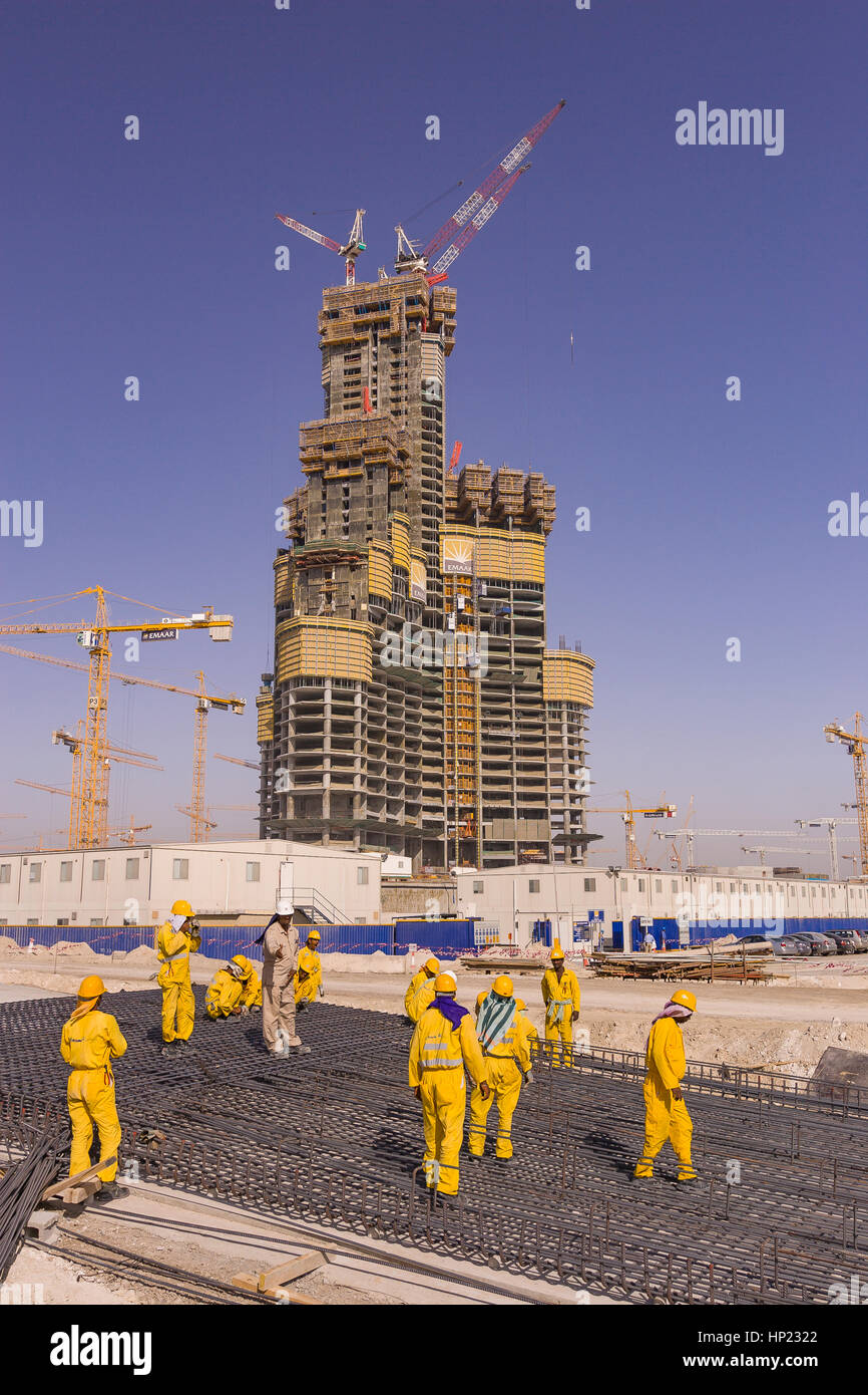 Burj khalifa construction workers hi-res stock photography and images ...
