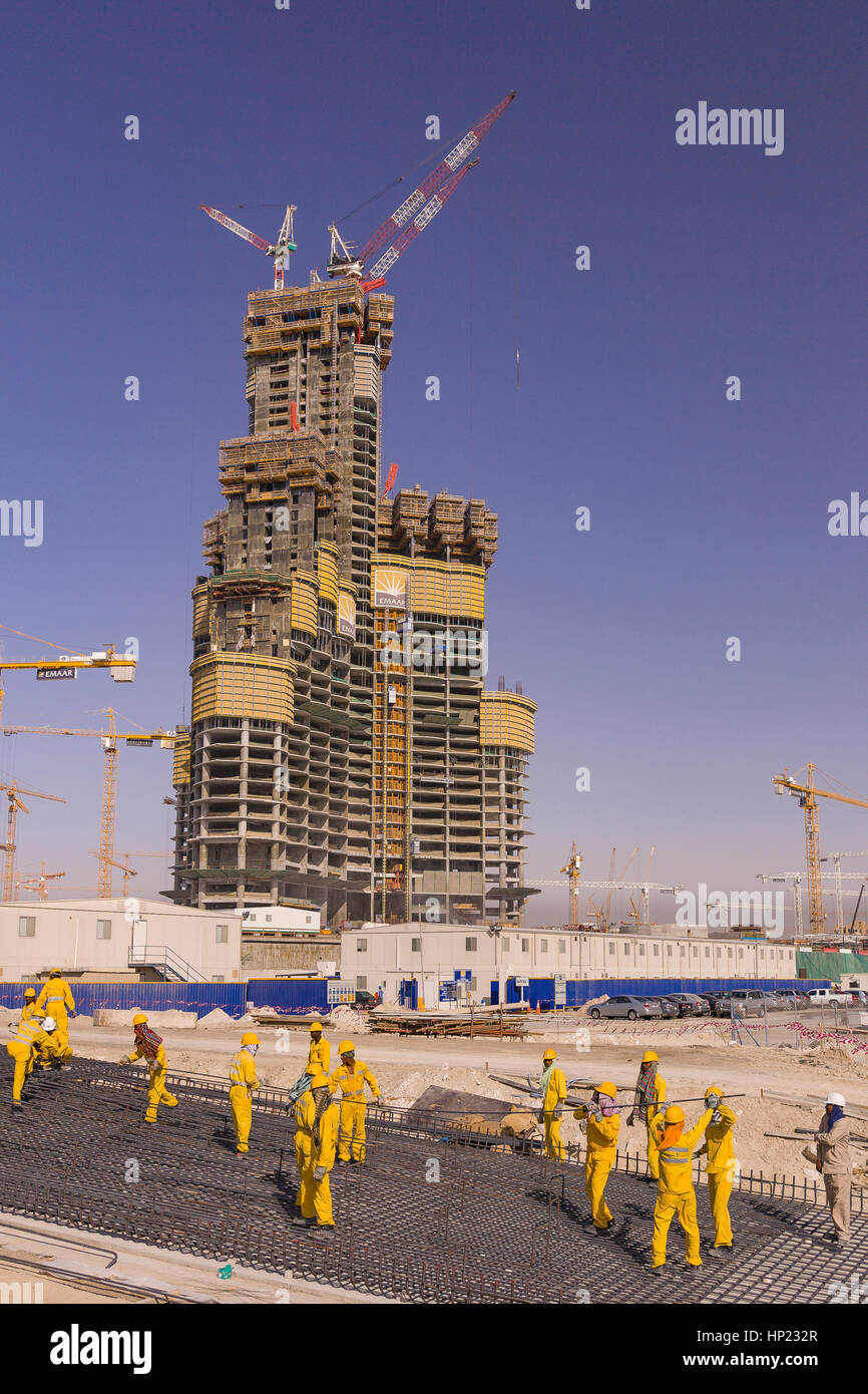 Dubai burj dubai migrant workers hi-res stock photography and images ...