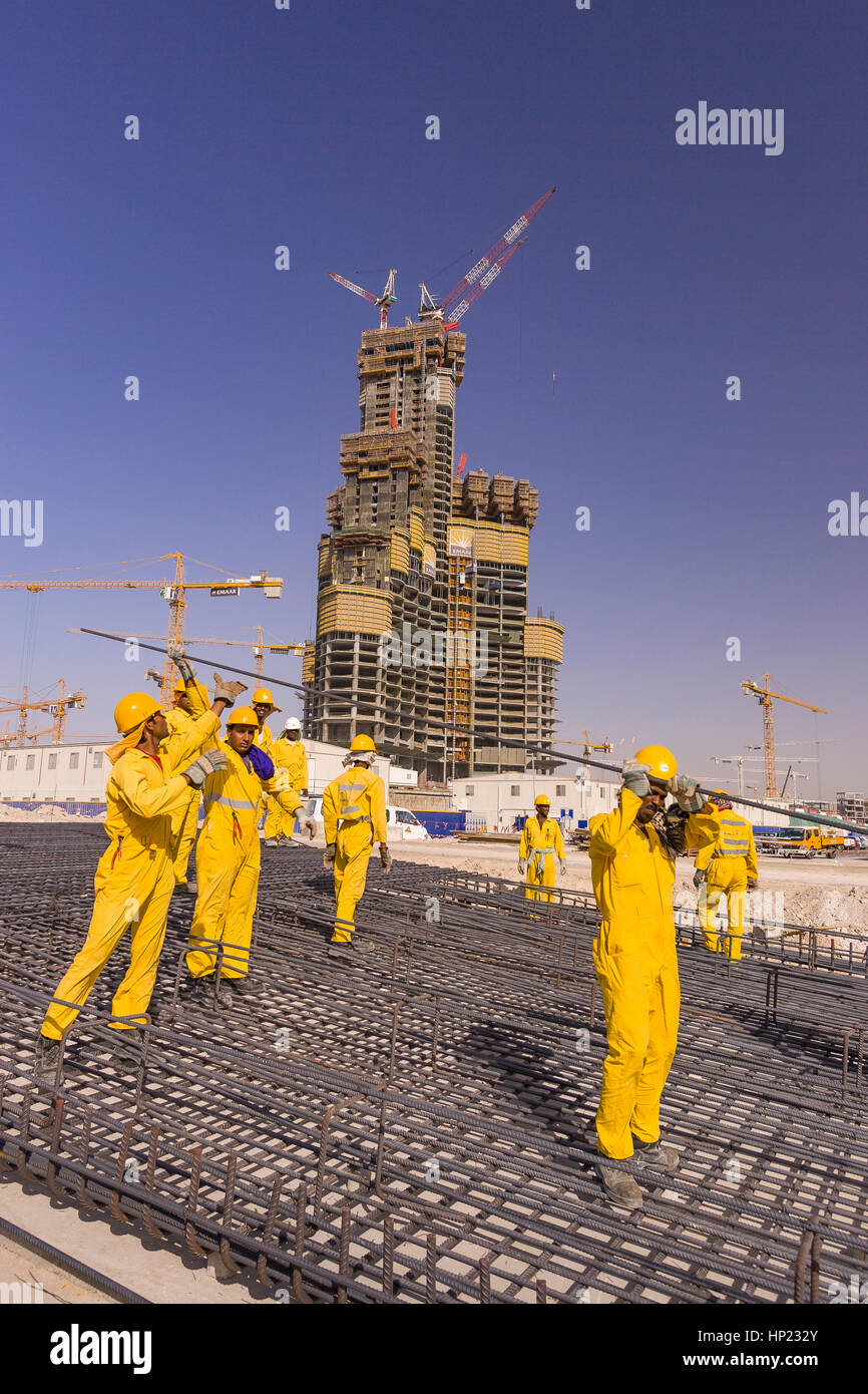 Burj khalifa construction workers hi-res stock photography and images ...