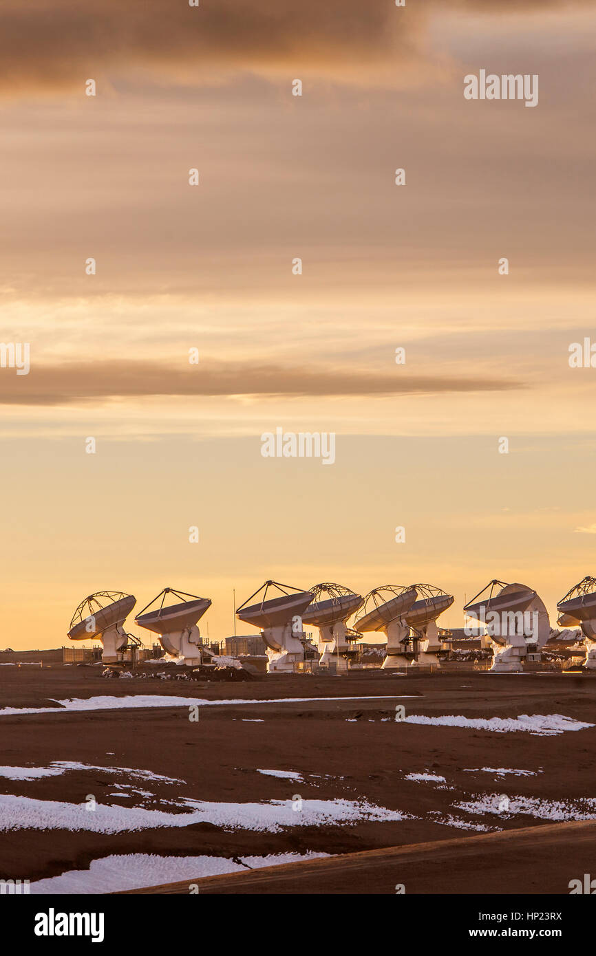 Atacama desert chile observatory hi-res stock photography and images ...