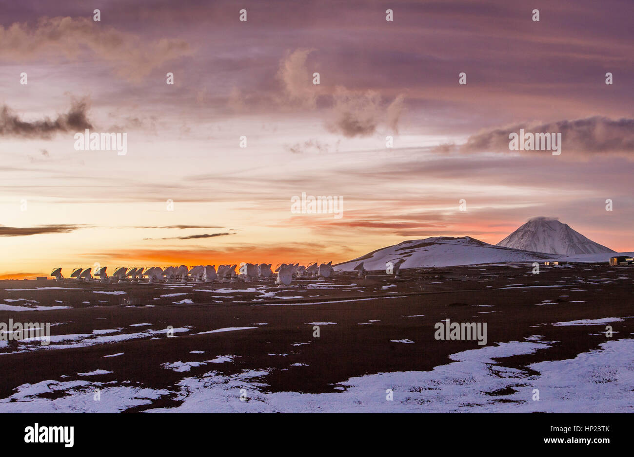 Atacama desert chile observatory hi-res stock photography and images ...