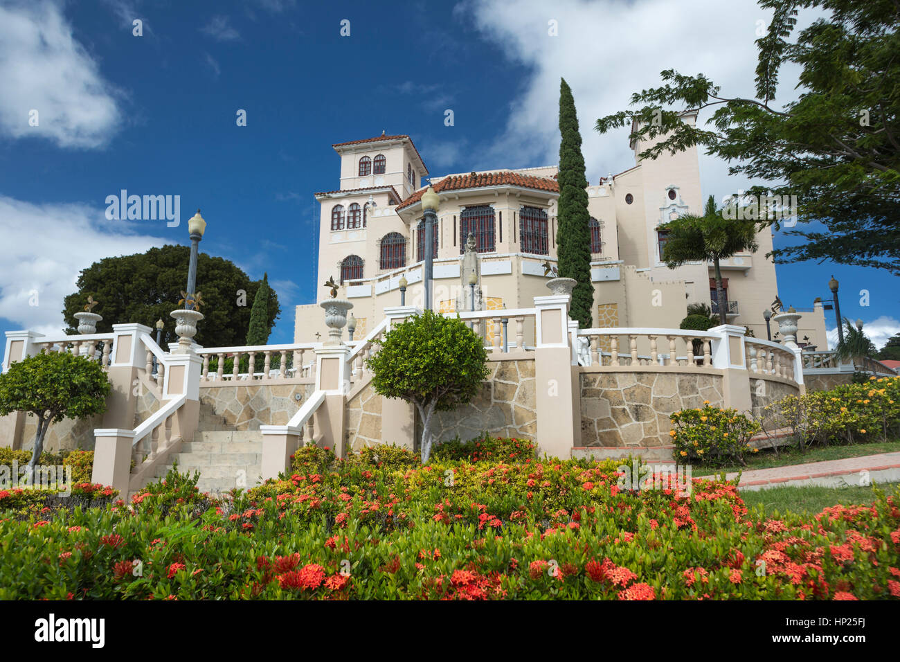 Ponce puerto rico castillo serralles hi-res stock photography and ...