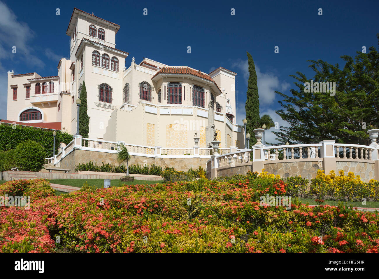 Ponce puerto rico castillo serralles hi-res stock photography and ...