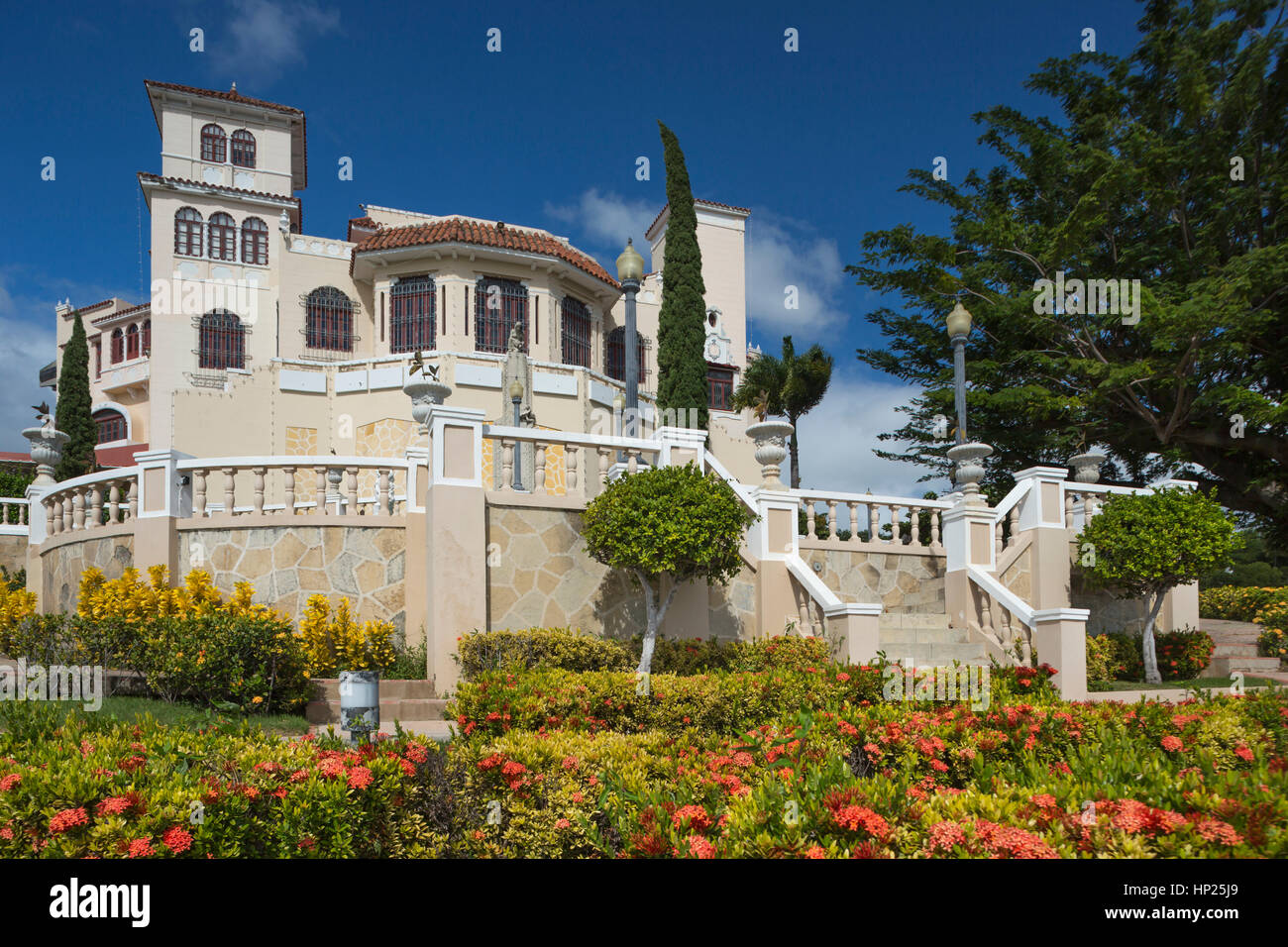 Ponce puerto rico castillo serralles hi-res stock photography and ...