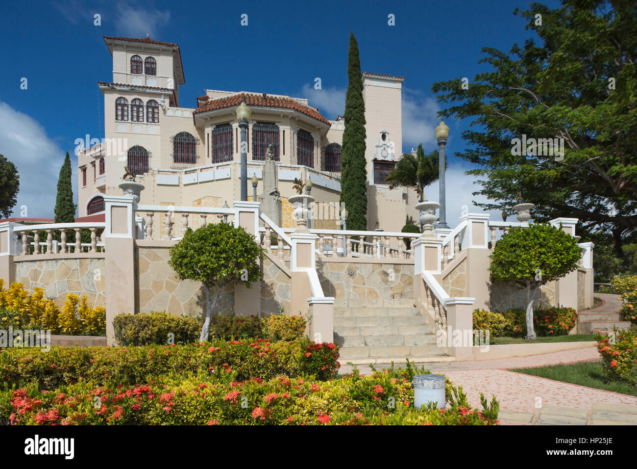 Ponce puerto rico castillo serralles hi-res stock photography and ...
