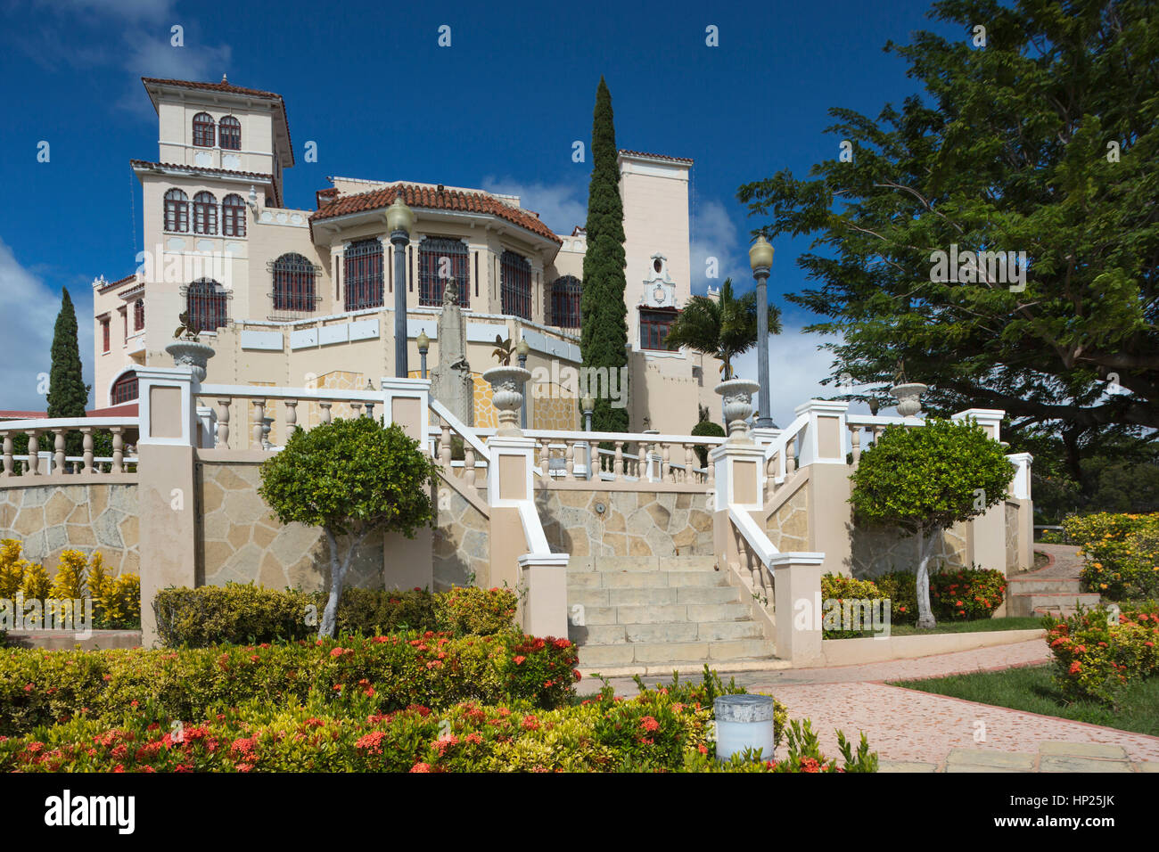 Ponce puerto rico castillo serralles hi-res stock photography and ...