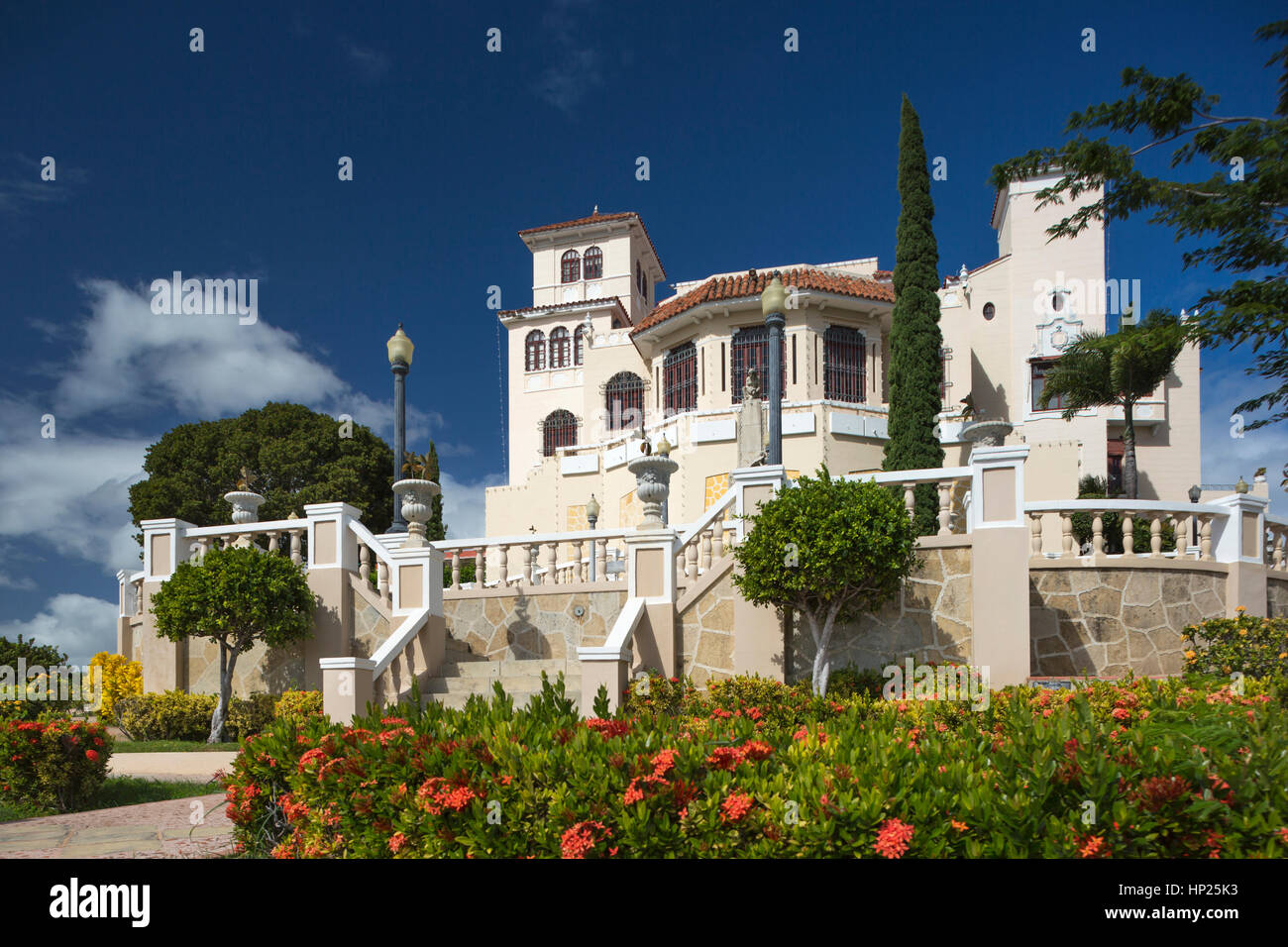 Ponce puerto rico castillo serralles hi-res stock photography and ...
