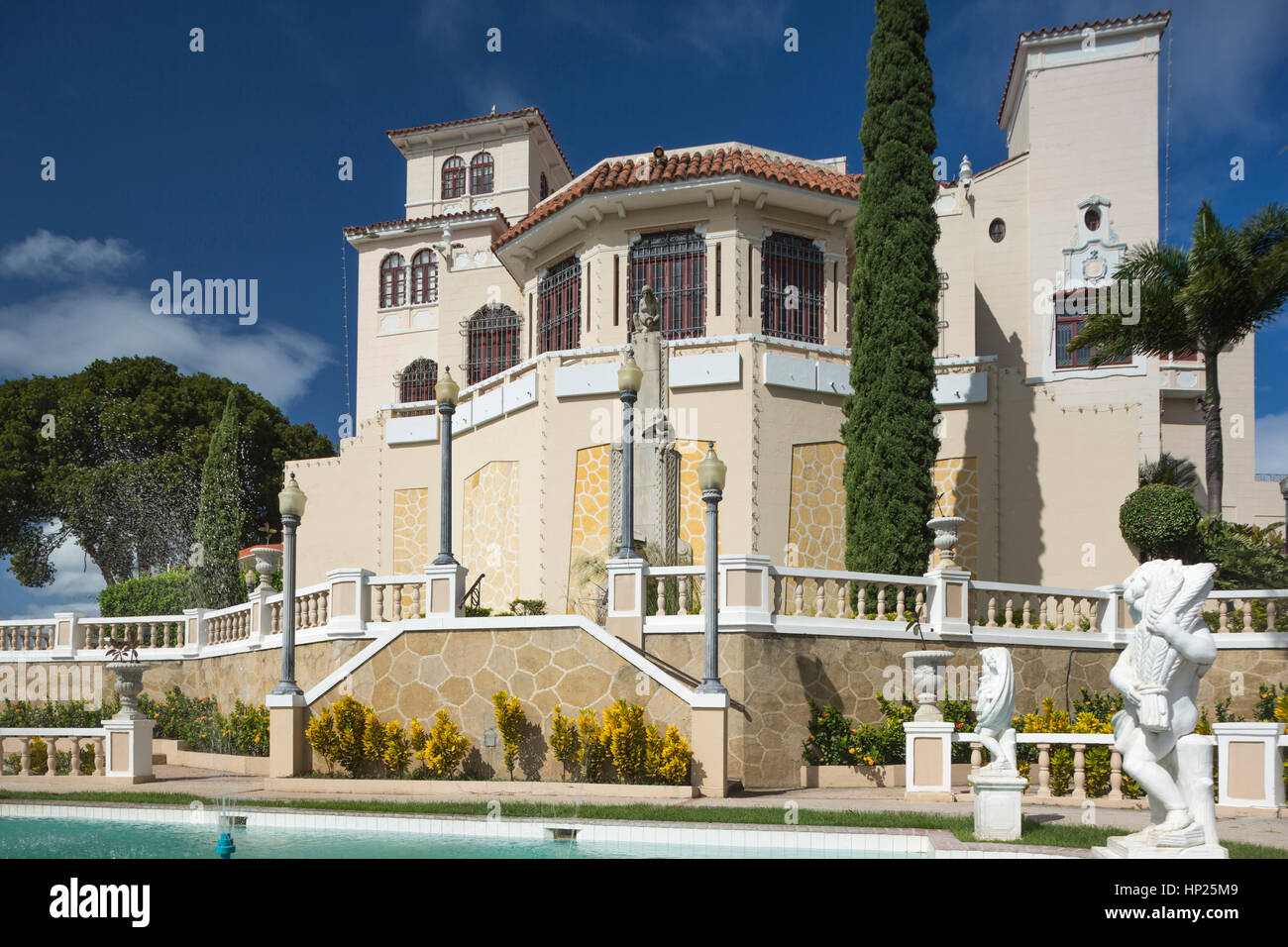 Ponce puerto rico castillo serralles hi-res stock photography and ...