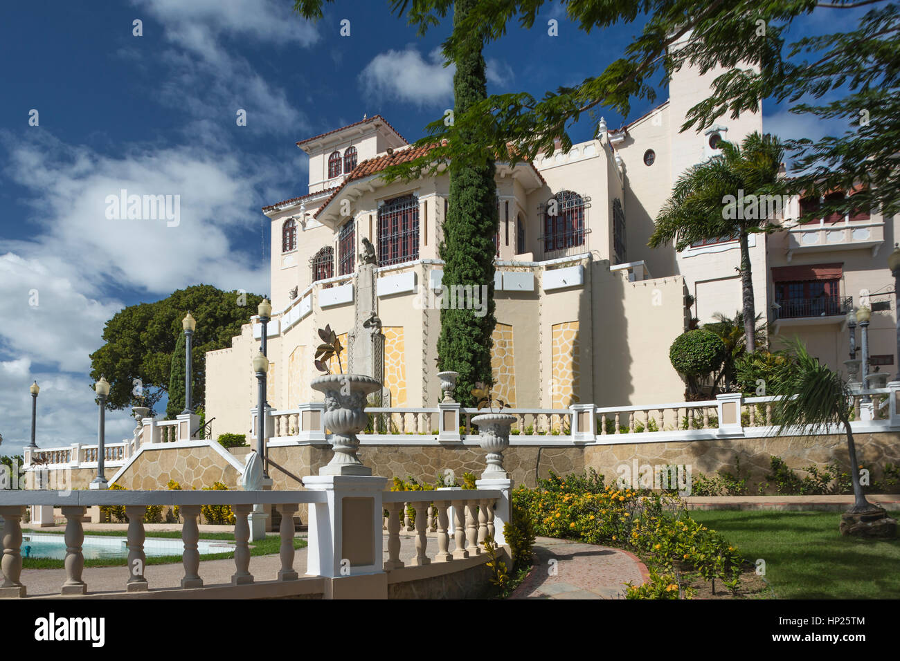 Ponce puerto rico castillo serralles hi-res stock photography and ...