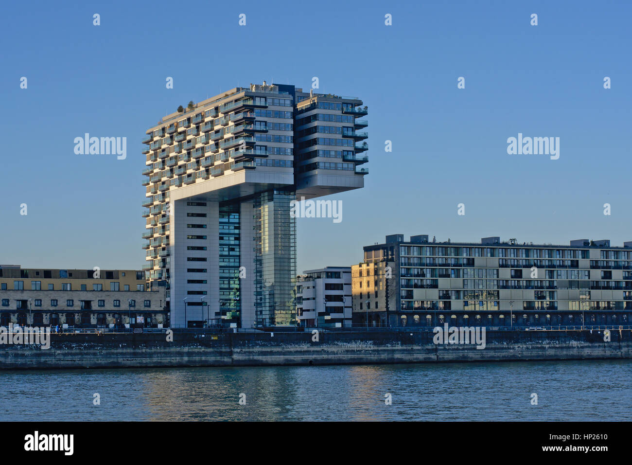 L shaped building hi-res stock photography and images - Alamy