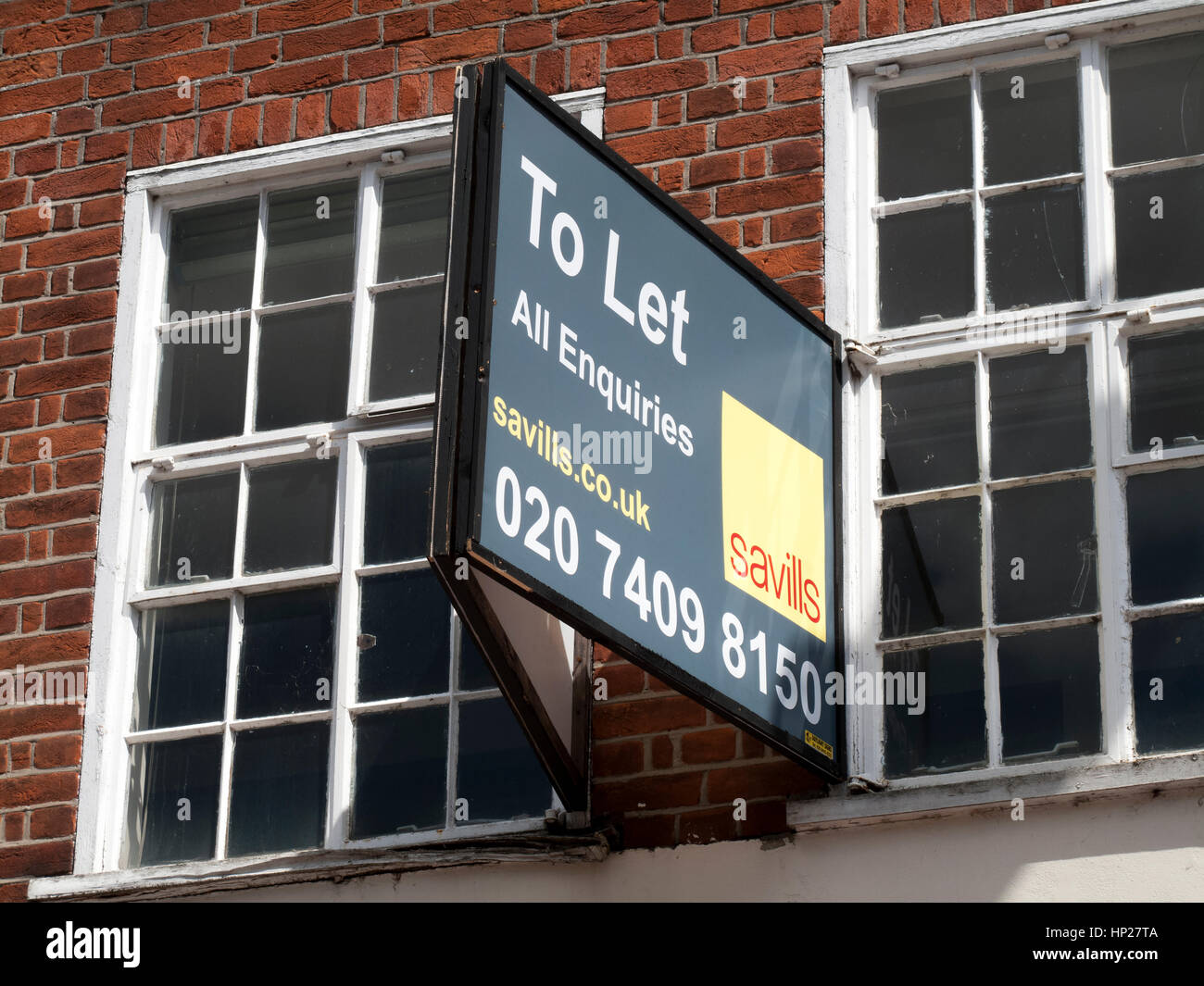 Shop to let advertising sign over vacant premises Stock Photo - Alamy