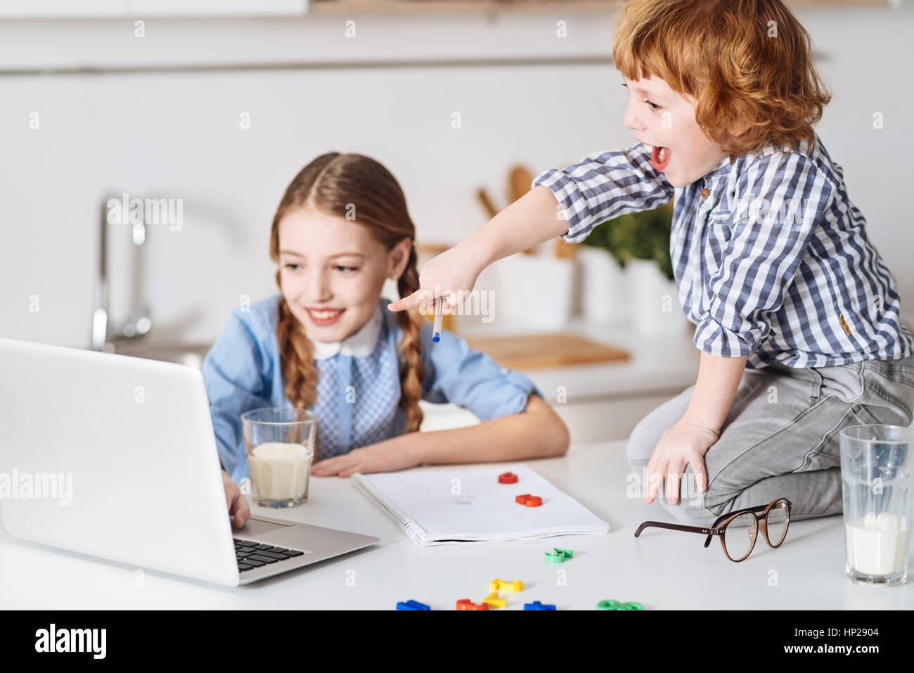 Excited kids computer hi-res stock photography and images - Alamy