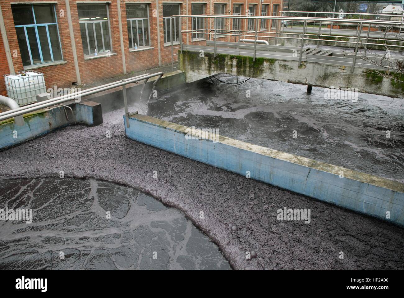Textile industry water pollution hi-res stock photography and images ...