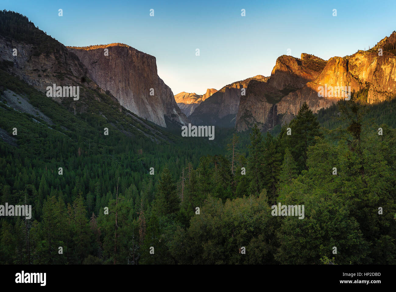 Brilliant sunset at Tunnel View point in Yosemite National Park Stock ...