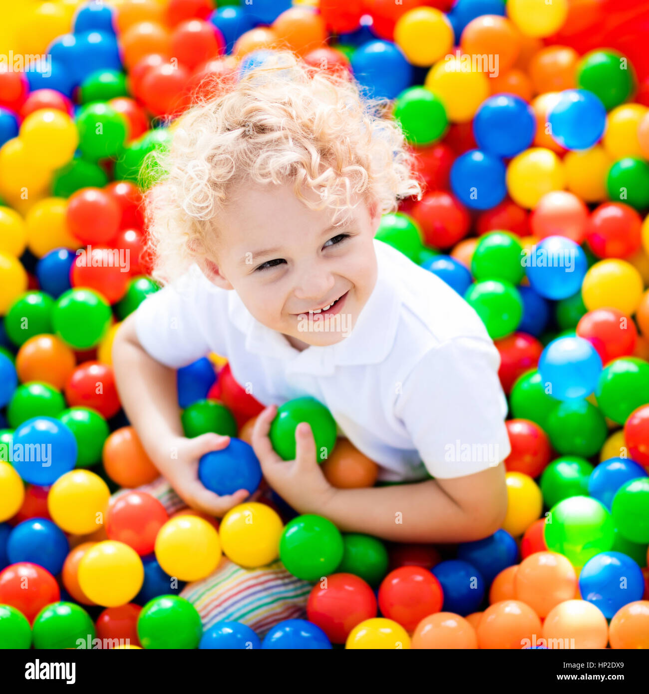 Kids in ball pit hi-res stock photography and images - Alamy