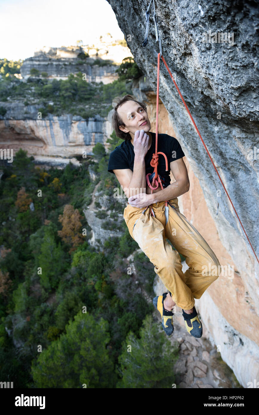 Professional male rock climber hi-res stock photography and images - Alamy