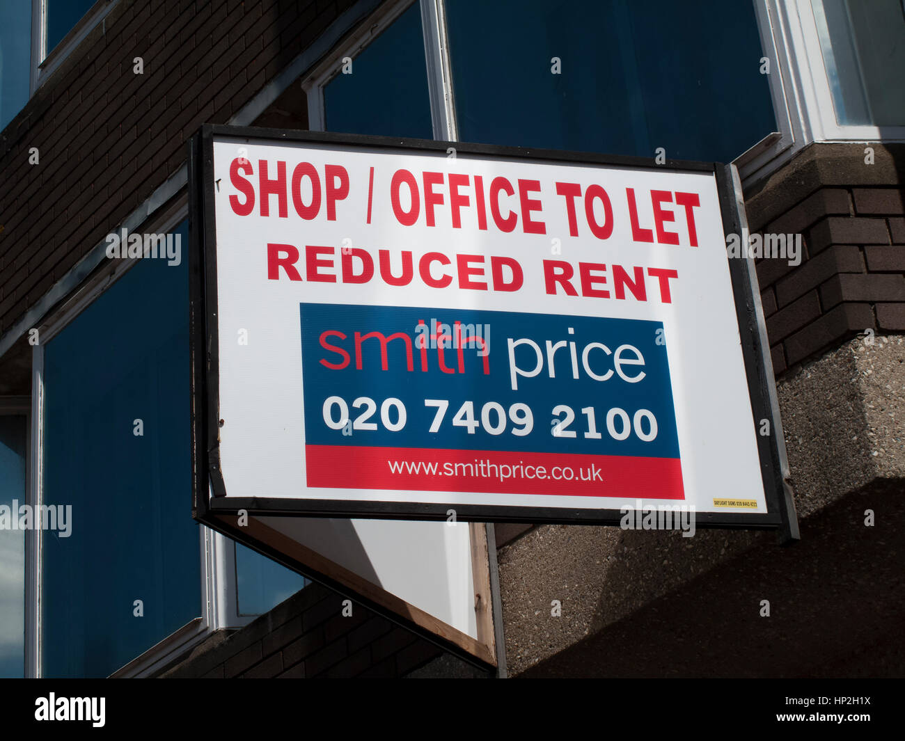 Shop to let advertising sign over vacant premises Stock Photo - Alamy