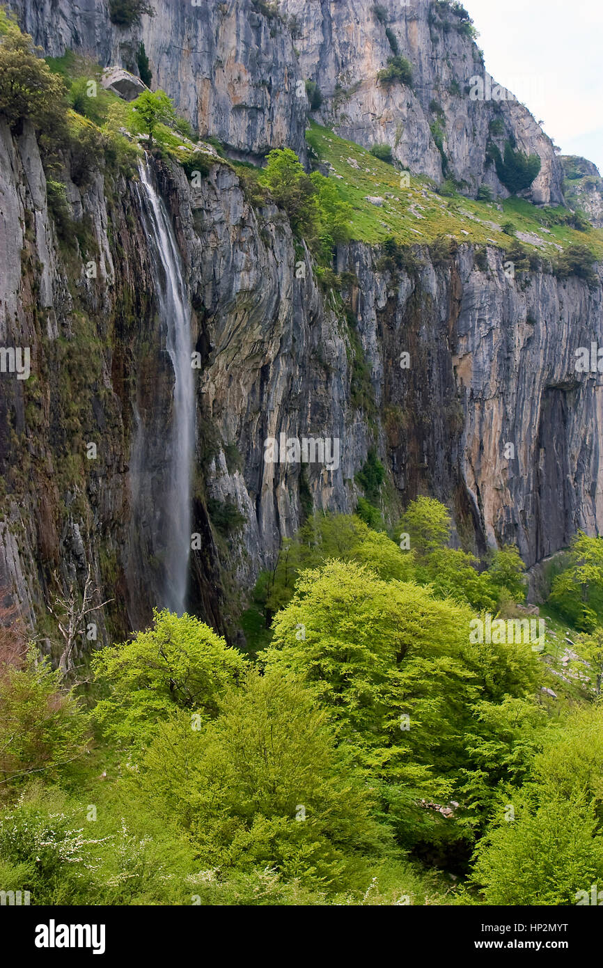 Waterfalls in spain hi-res stock photography and images - Alamy