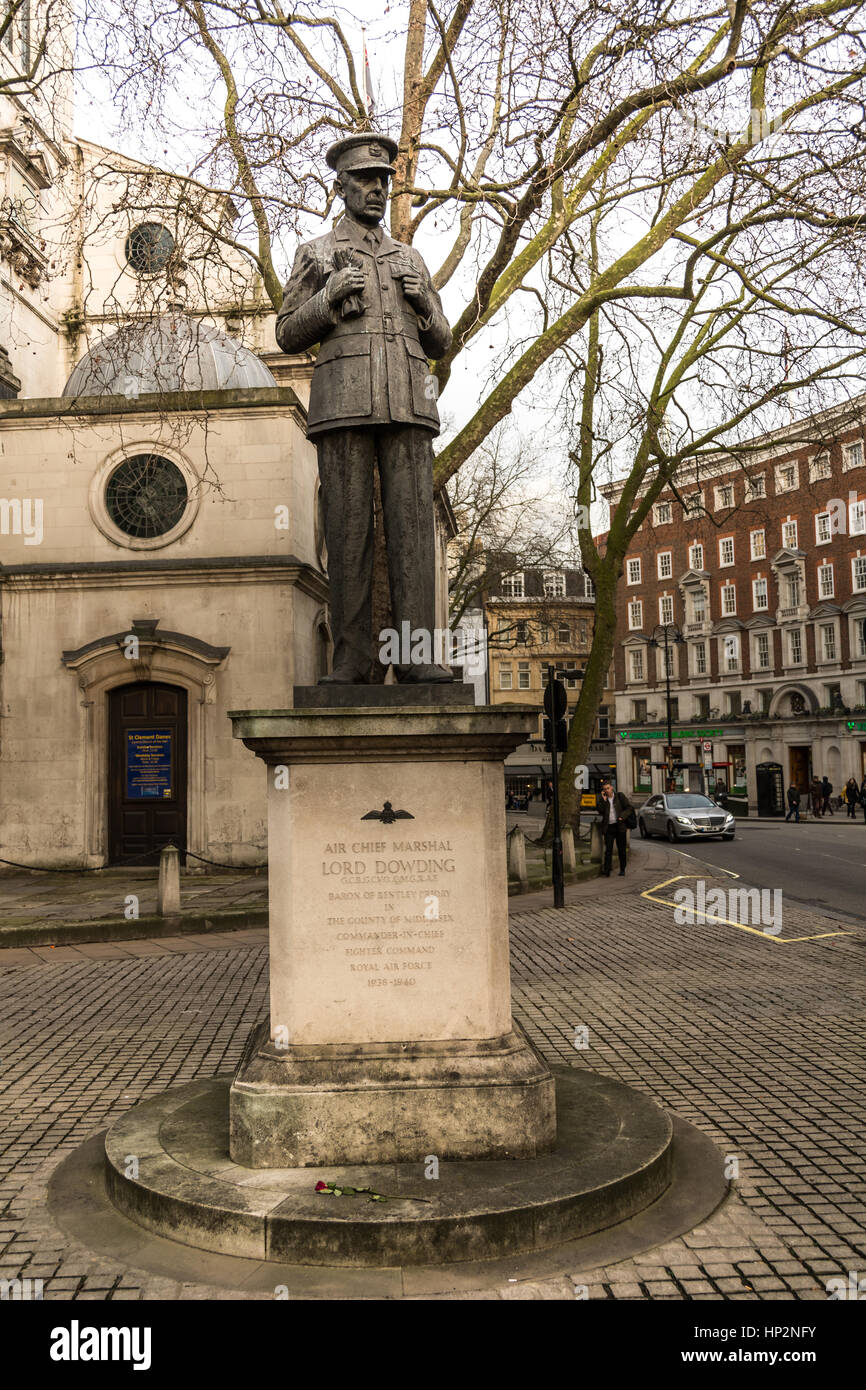 Lord Dowding statue, St Clement Danes, the Strand, London, UK Stock ...