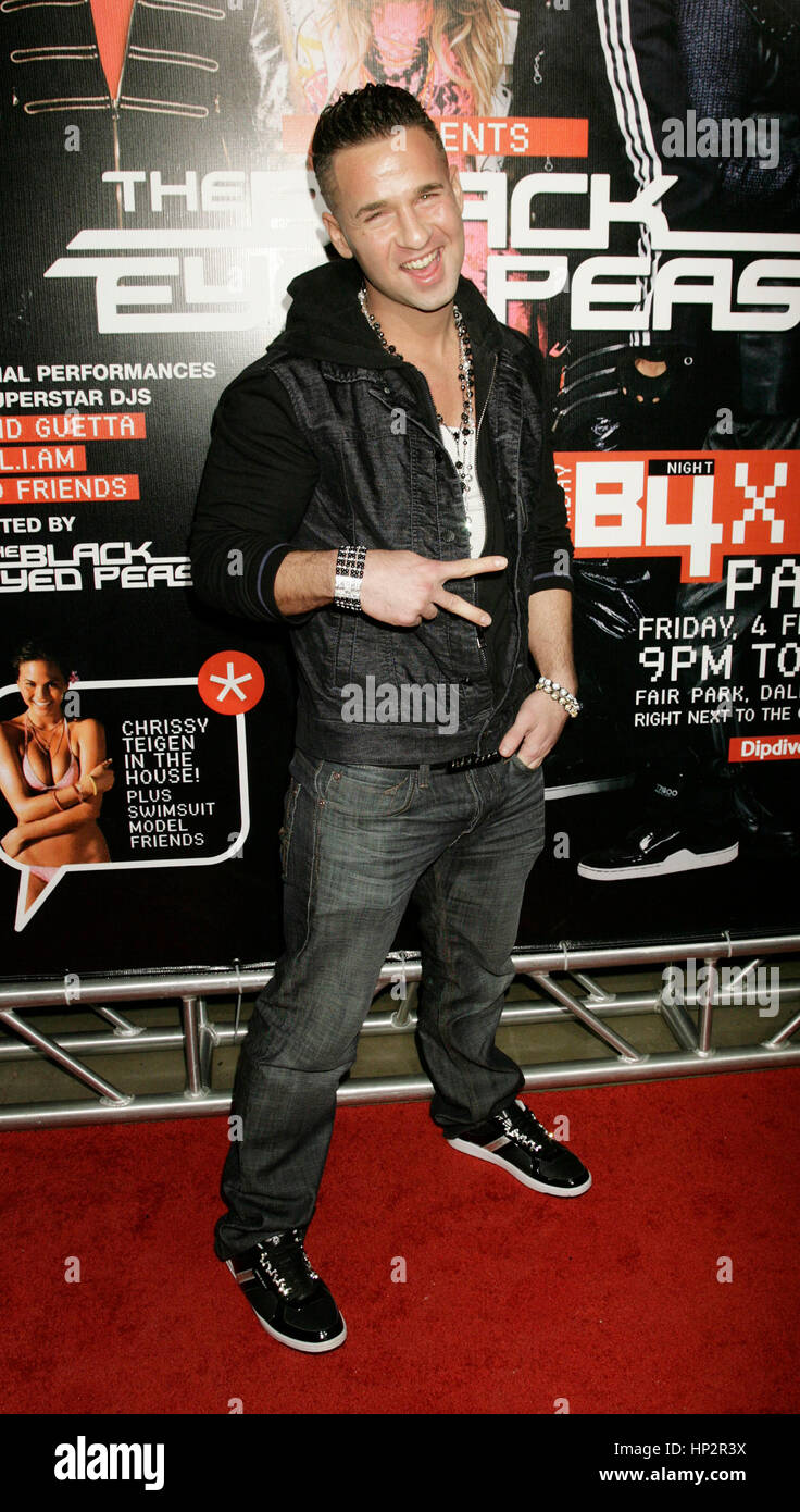 Mike 'The Situation' Sorrentino arrives at the Sports Illustrated B4XLV ...