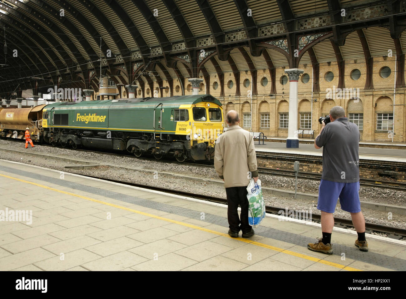 Rail enthusiast photographing a Freightliner Class 66 diesel loco at ...