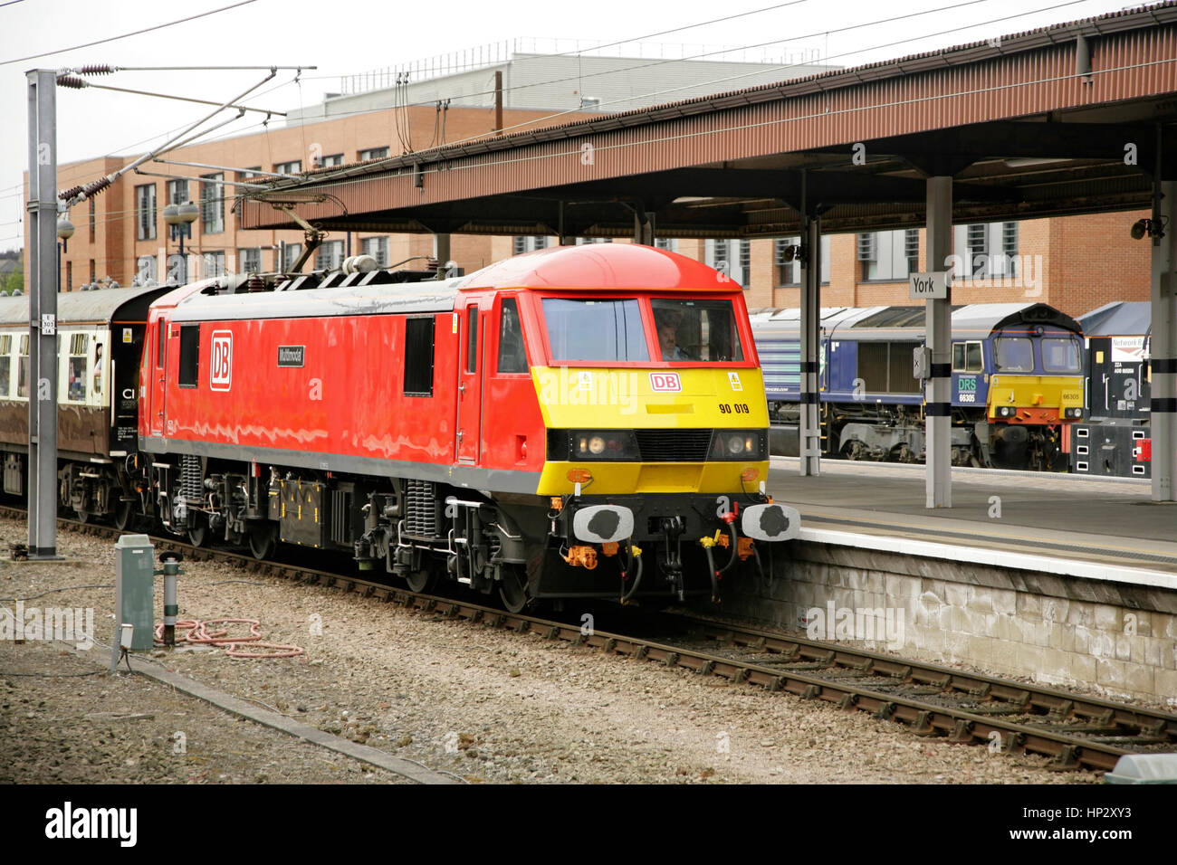Class 90 electric locomotive hi-res stock photography and images - Alamy