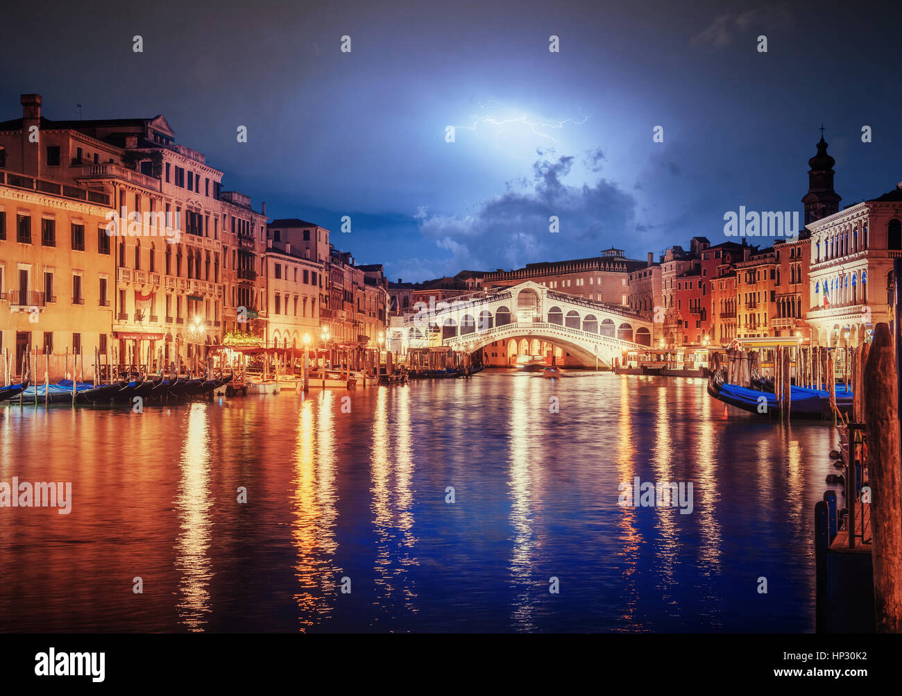 City landscape. Rialto Bridge in Venice Stock Photo - Alamy