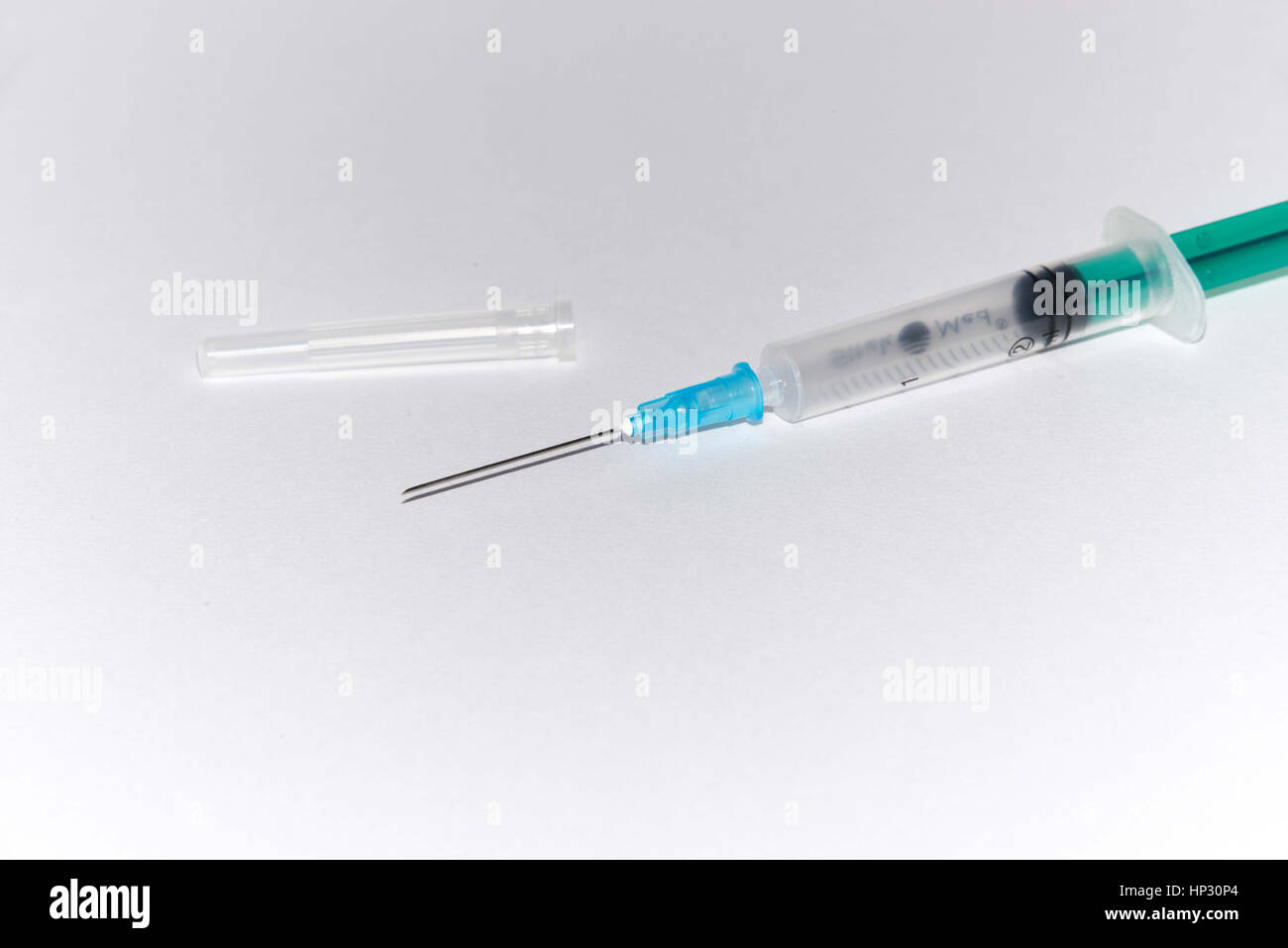 Disposable glass syringe medical hi-res stock photography and images ...