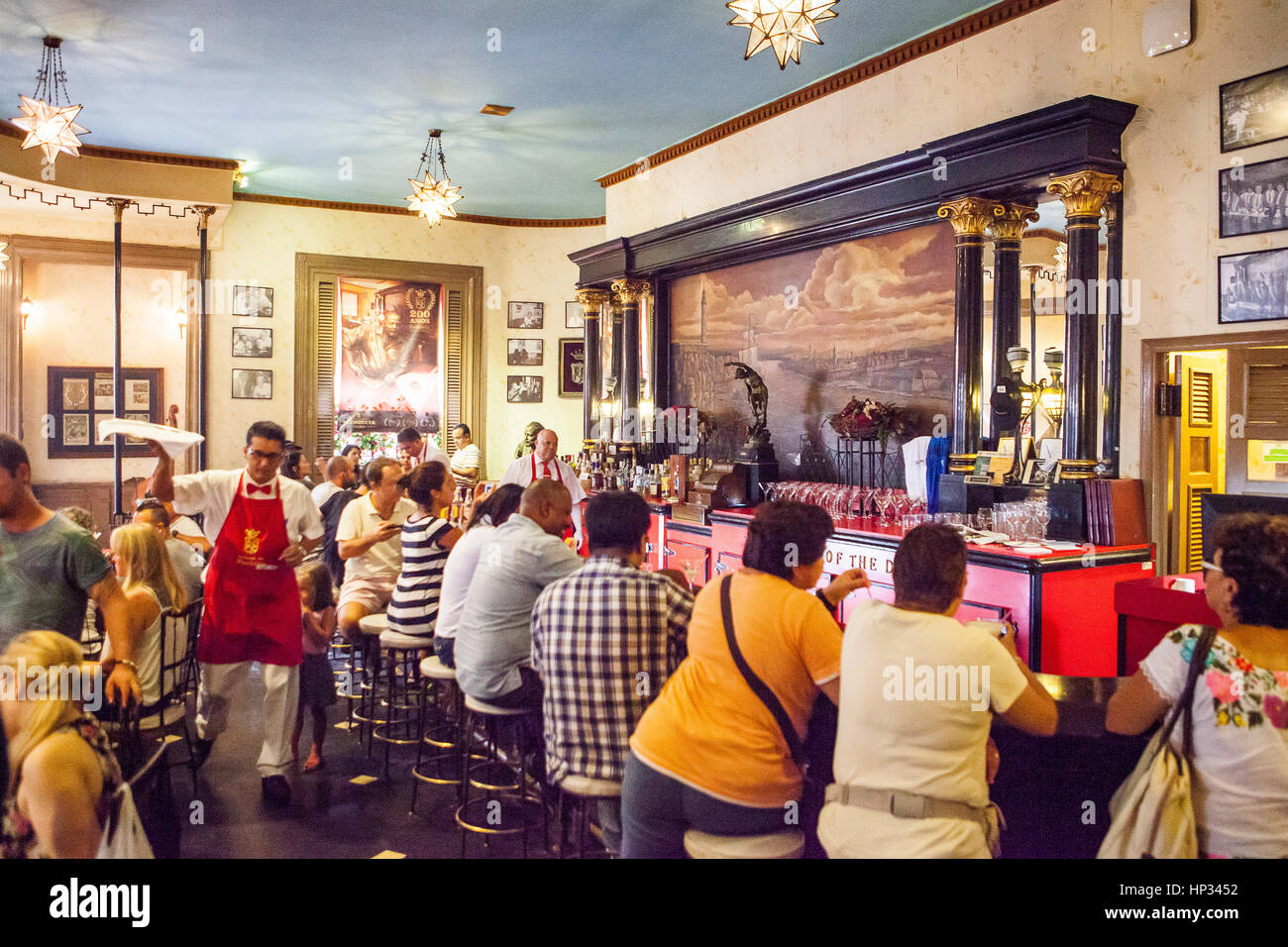 Floridita Bar, Hemingway's favorite bar in Old Havana, Habana Vieja, La ...
