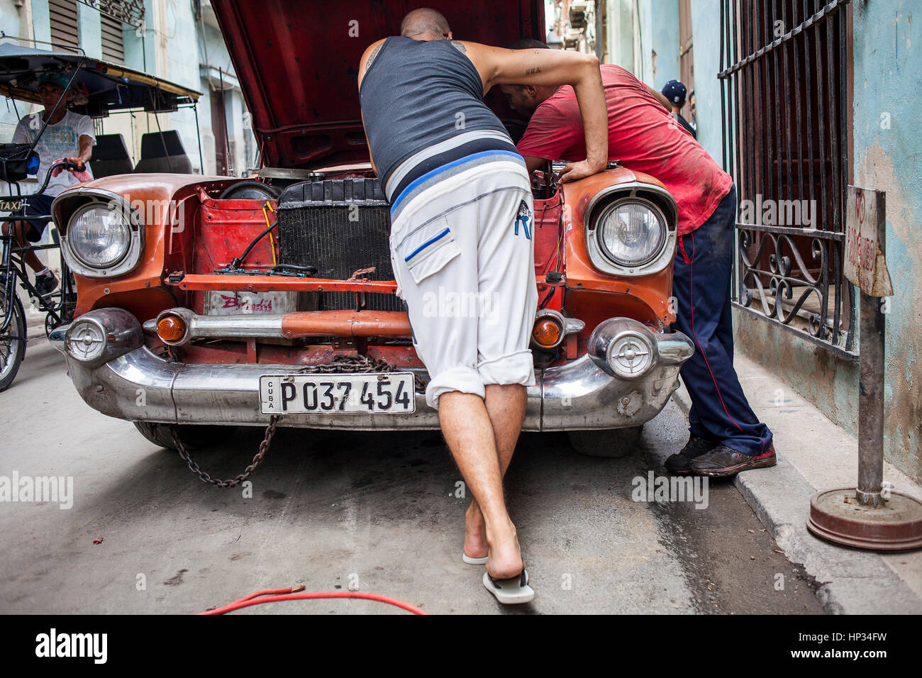 Cuban Mechanic Stock Photos & Cuban Mechanic Stock Images - Alamy