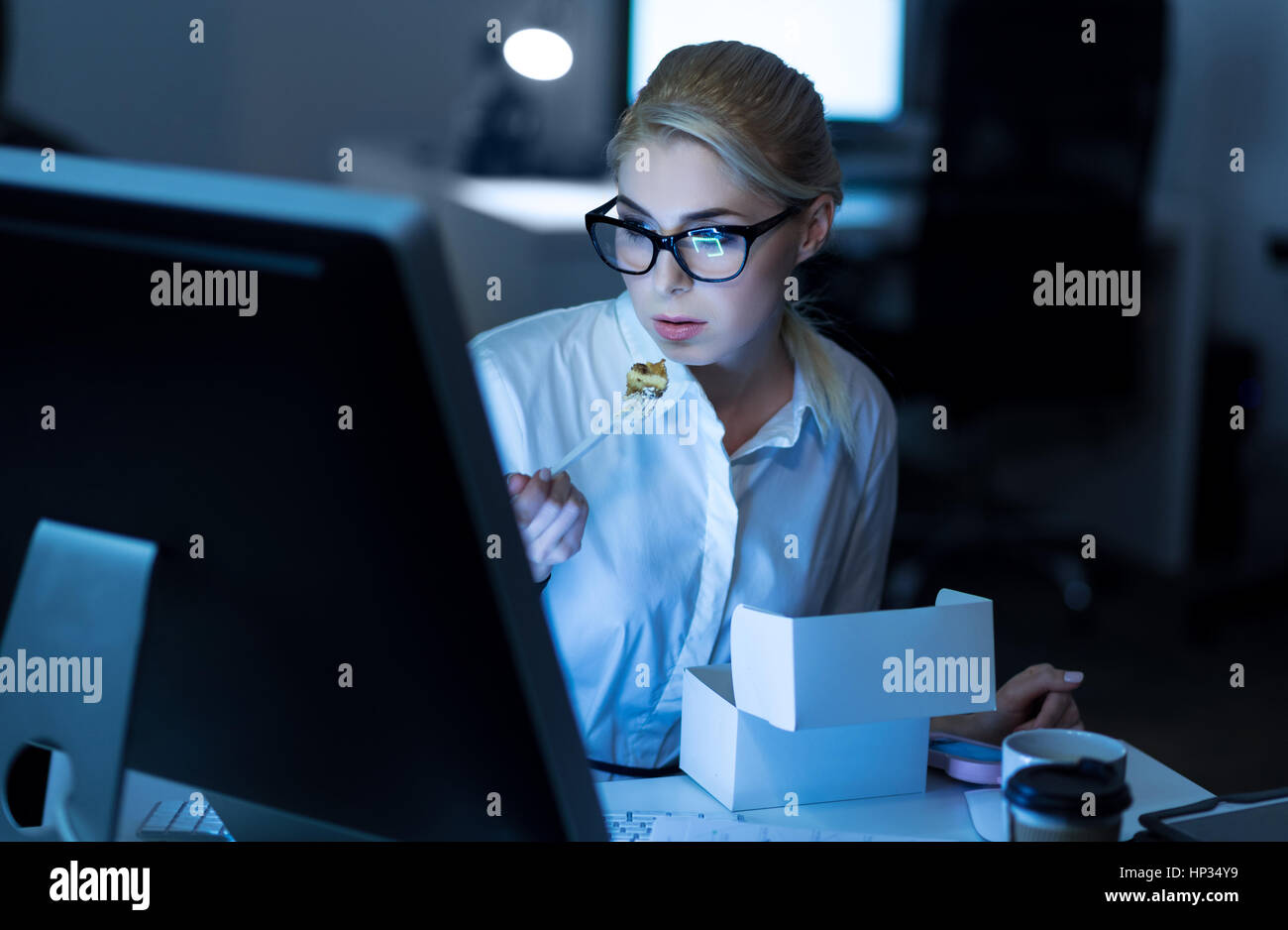 Young staffer having lunch time at work Stock Photo - Alamy
