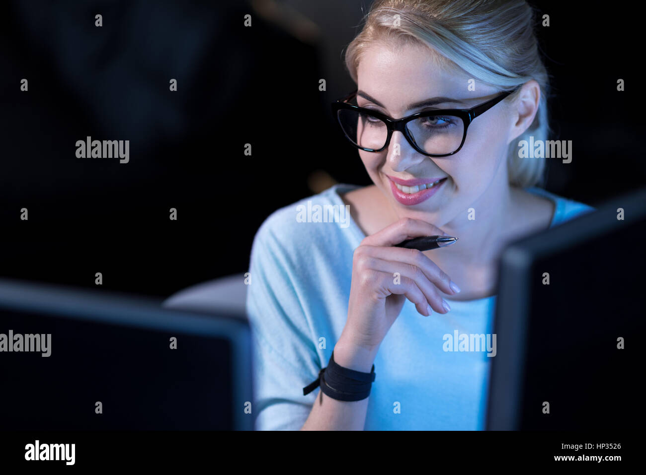 Smiling female programmer working in the office Stock Photo - Alamy Smiling female programmer working in the office Stock Photo - Alamy
