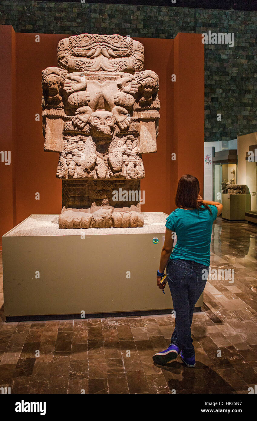 Statue of coatlicue hi-res stock photography and images - Alamy