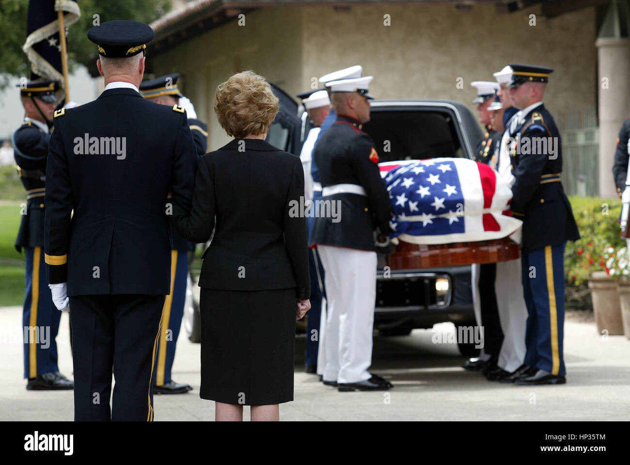 Nancy reagan ronald reagan casket High Resolution Stock Photography and ...