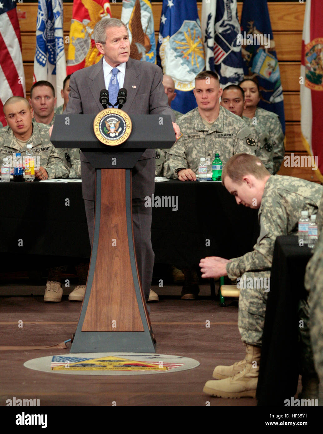President Bush speaks at a podium to Army soldiers at Fort Irwin, Calif ...